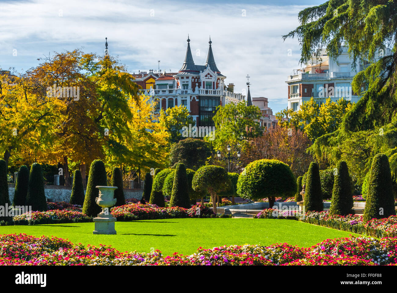 Gardens in the city of Madrid's Retiro park Stock Photo - Alamy