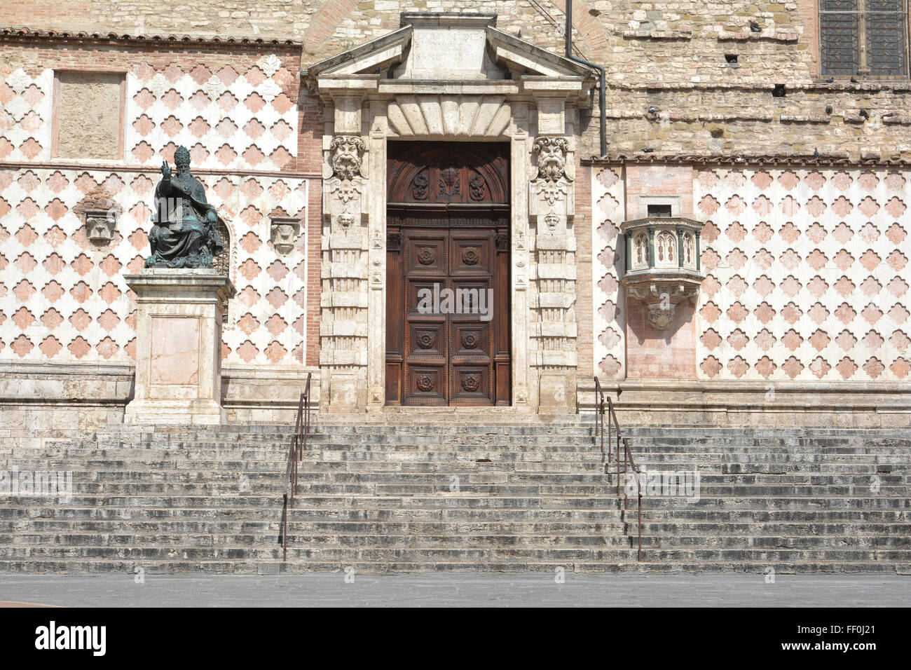 Side entrance of San Lorenzo Cathedral in Perugia with Pope Julius III ...