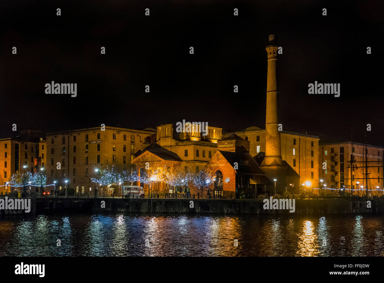 Uk liverpool albert dock hi-res stock photography and images - Alamy