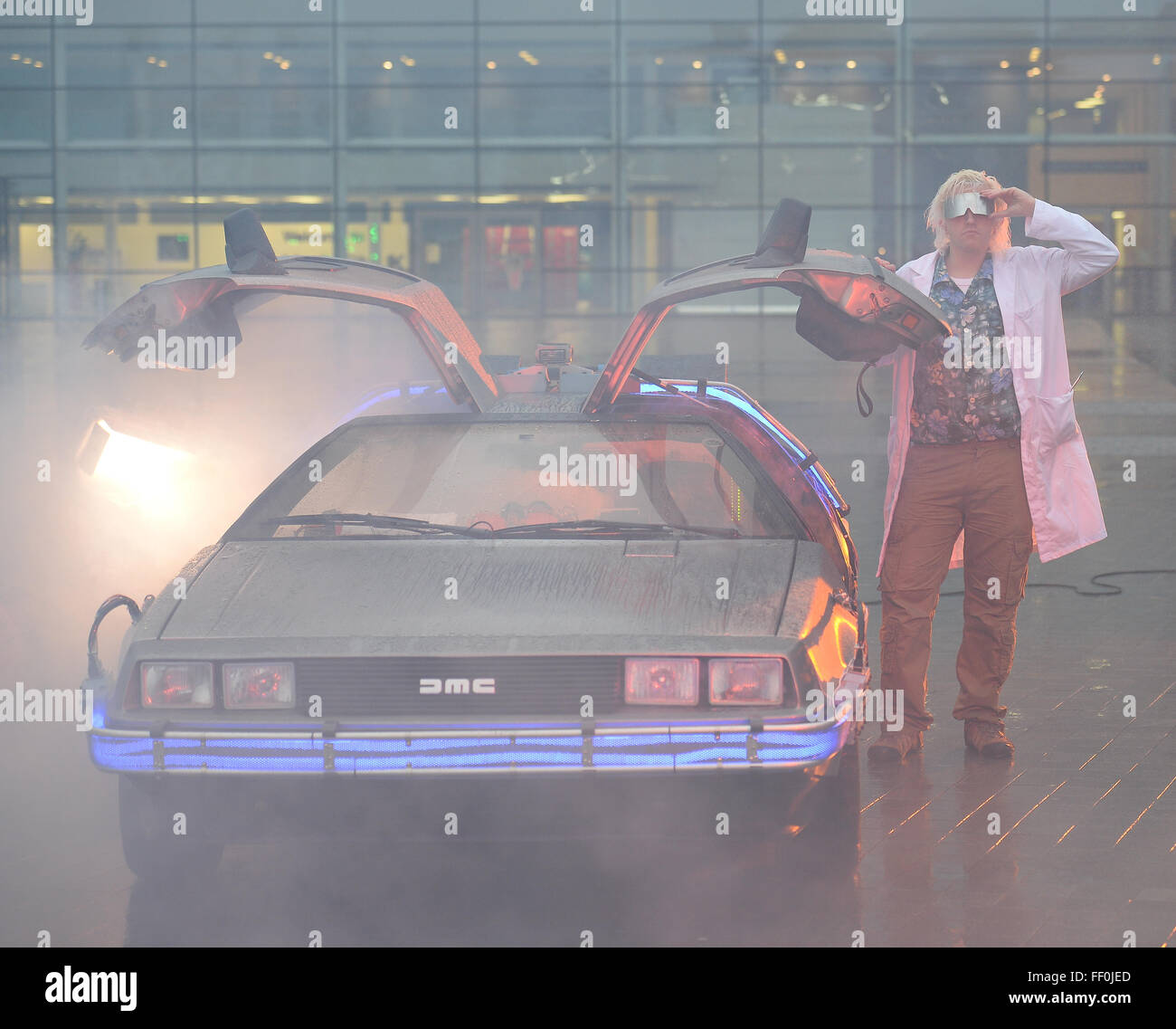 Back future delorean time machine hi-res stock photography and images ...
