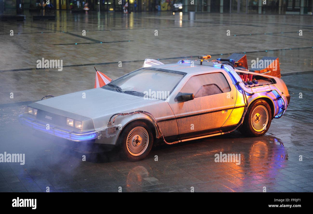 Back future delorean time machine hi-res stock photography and images ...