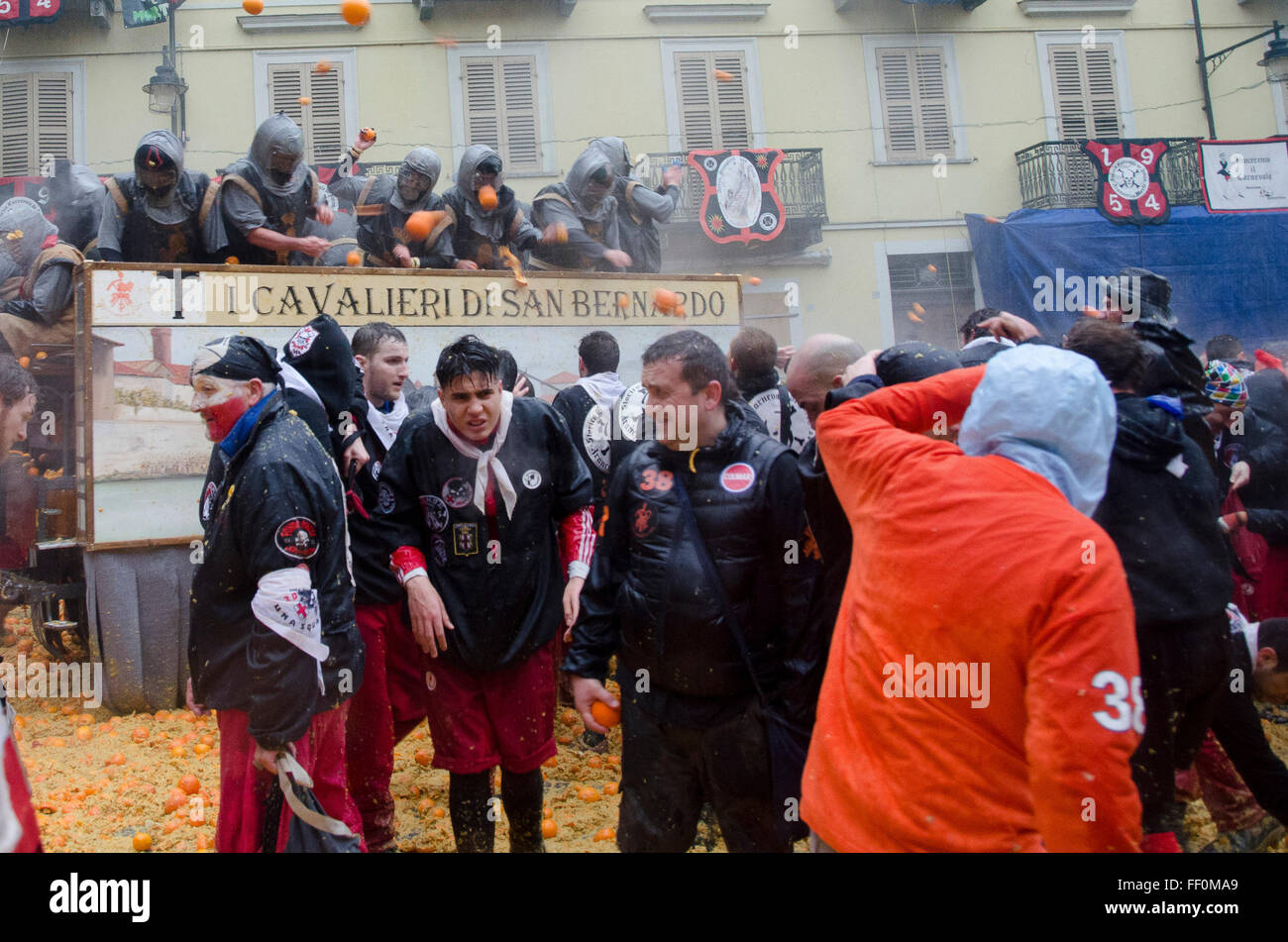 The traditional 'battle of the oranges' held during the Ivrea Carnival ...