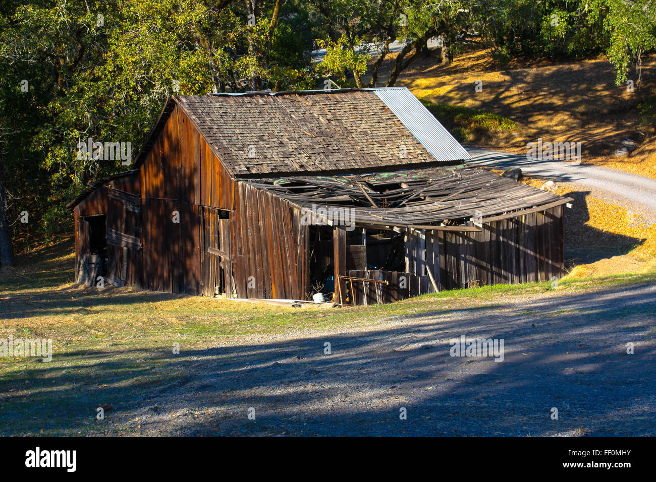 Rustic Barn in late afternoon Stock Photo - Alamy
