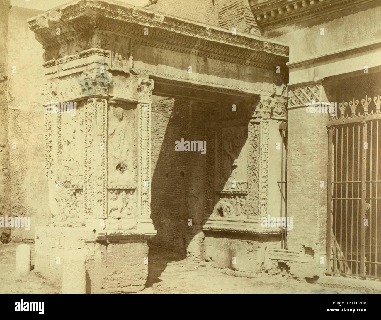 Arch of the goldsmiths, Rome, Italy Stock Photo - Alamy