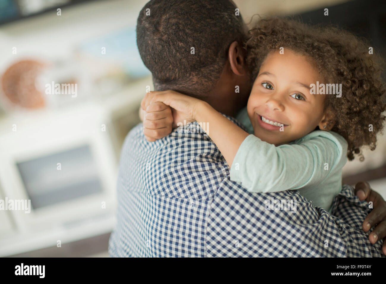 Father hugging child hi-res stock photography and images - Alamy