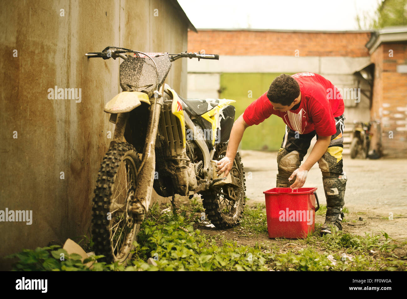 Grubby young man dirty hi-res stock photography and images - Alamy