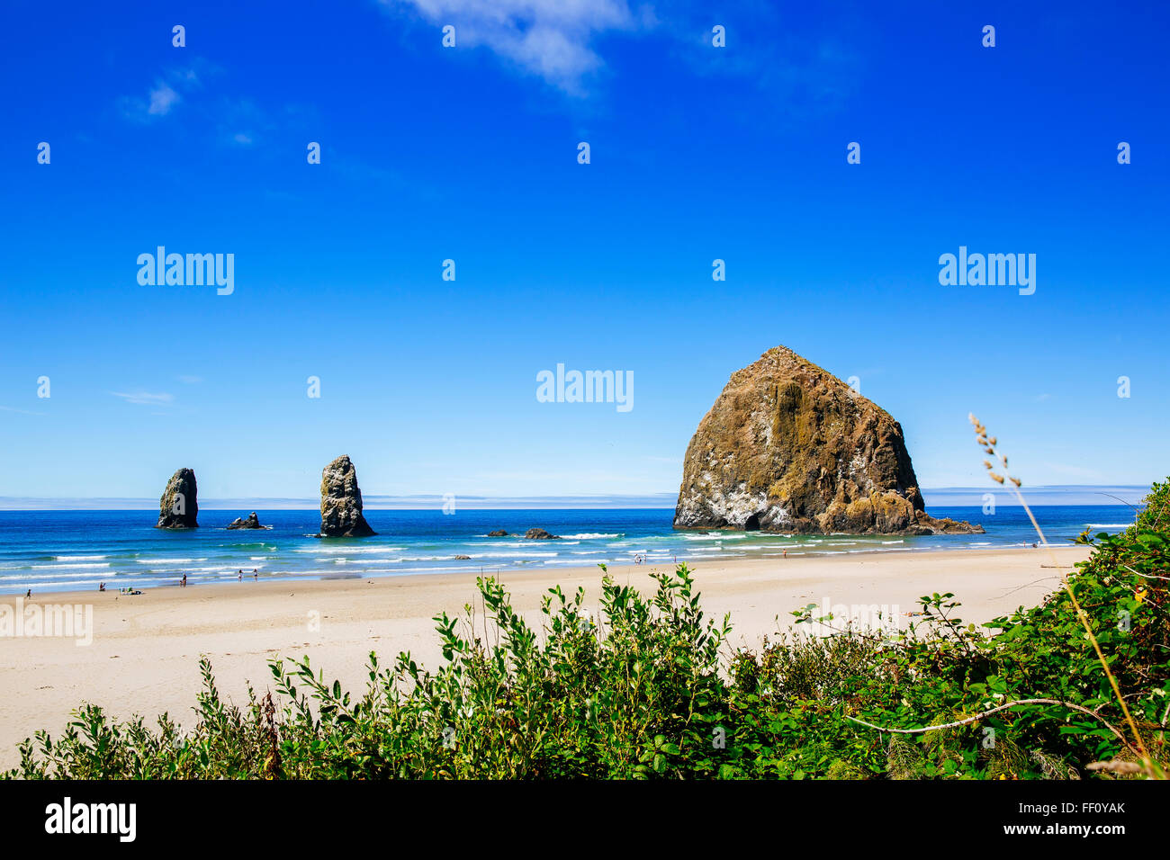 Stone stack on beach clear hi-res stock photography and images - Alamy