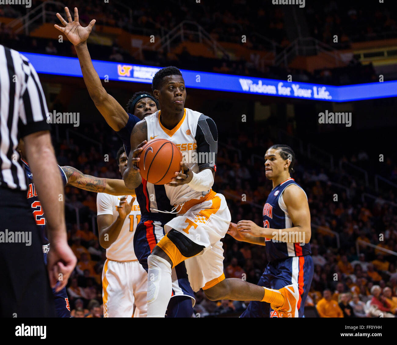 February 9, 2016: Devon Baulkman #34 of the Tennessee Volunteers looks ...