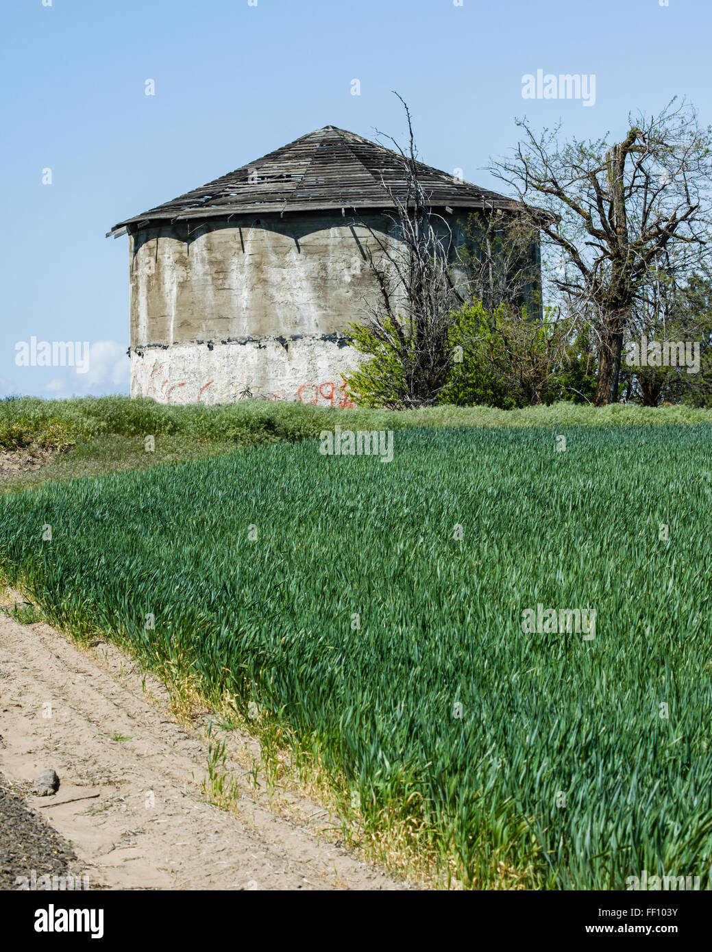 Concrete water tank hi-res stock photography and images - Alamy