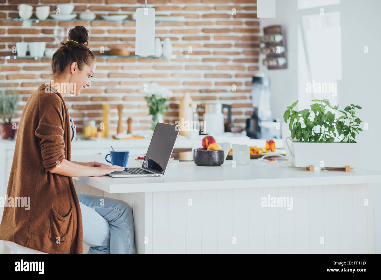 Laptop kitchen hi-res stock photography and images - Alamy