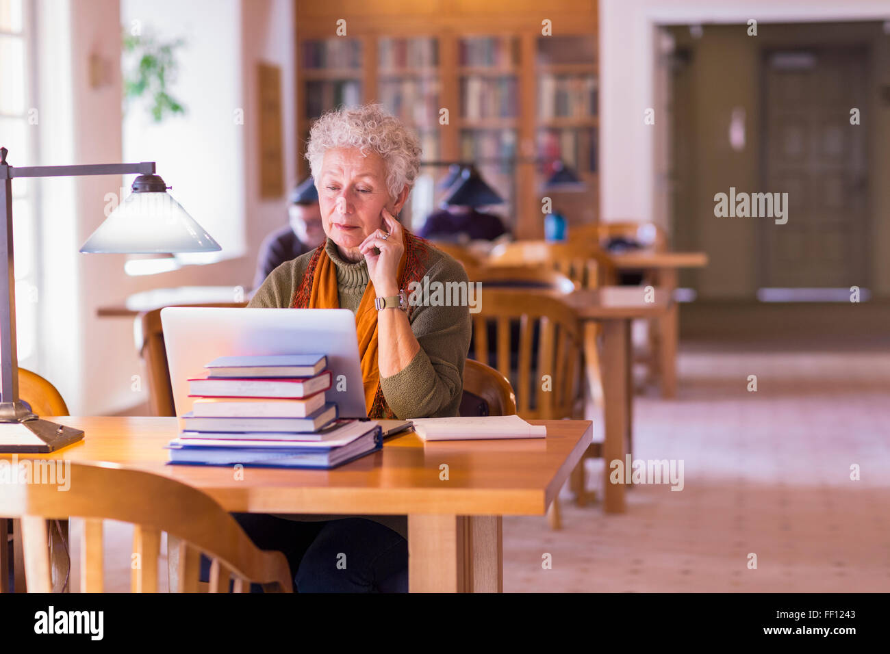 Older native american indian women hi-res stock photography and images ...