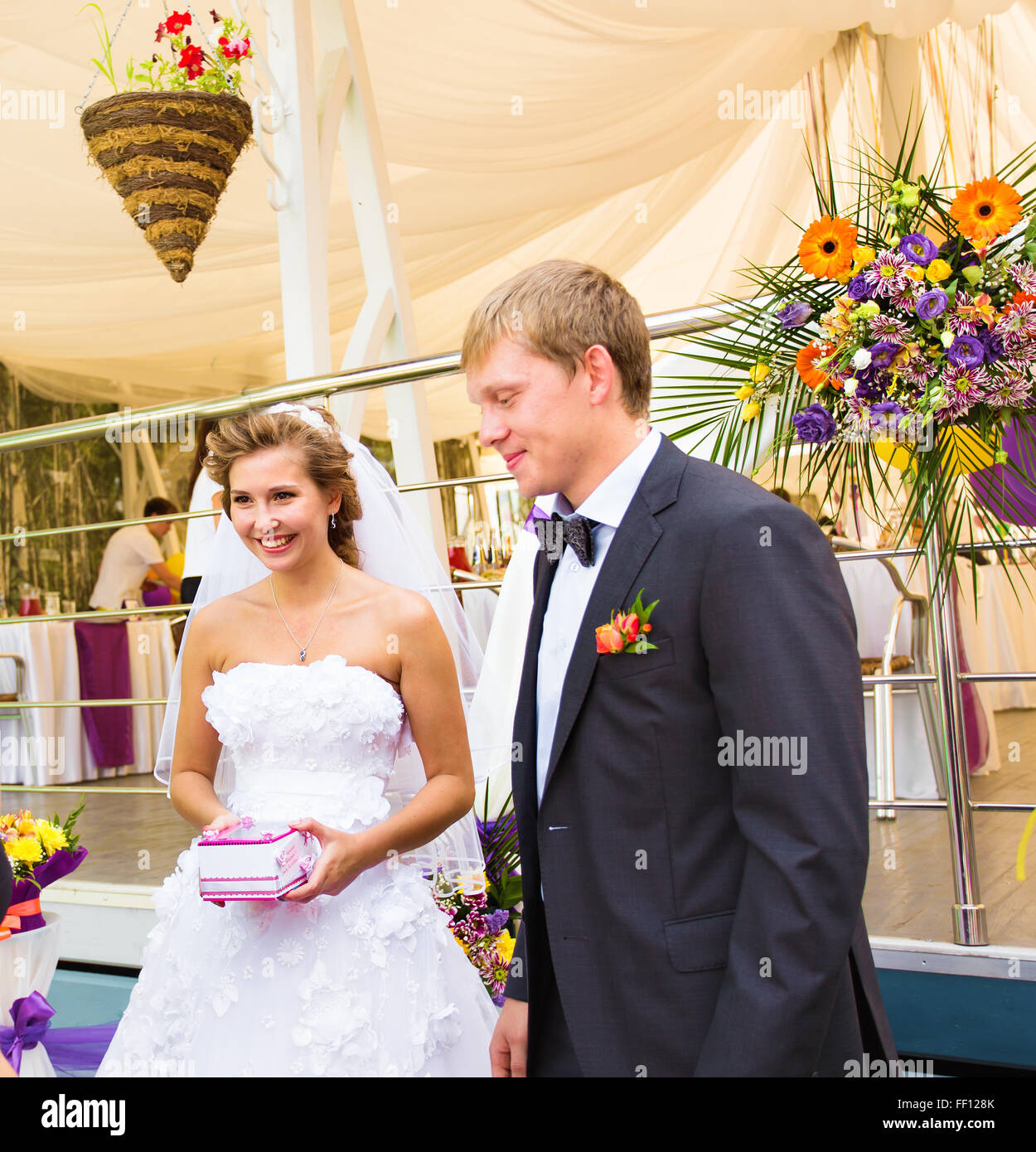 Bride and groom at wedding ceremony Stock Photo - Alamy