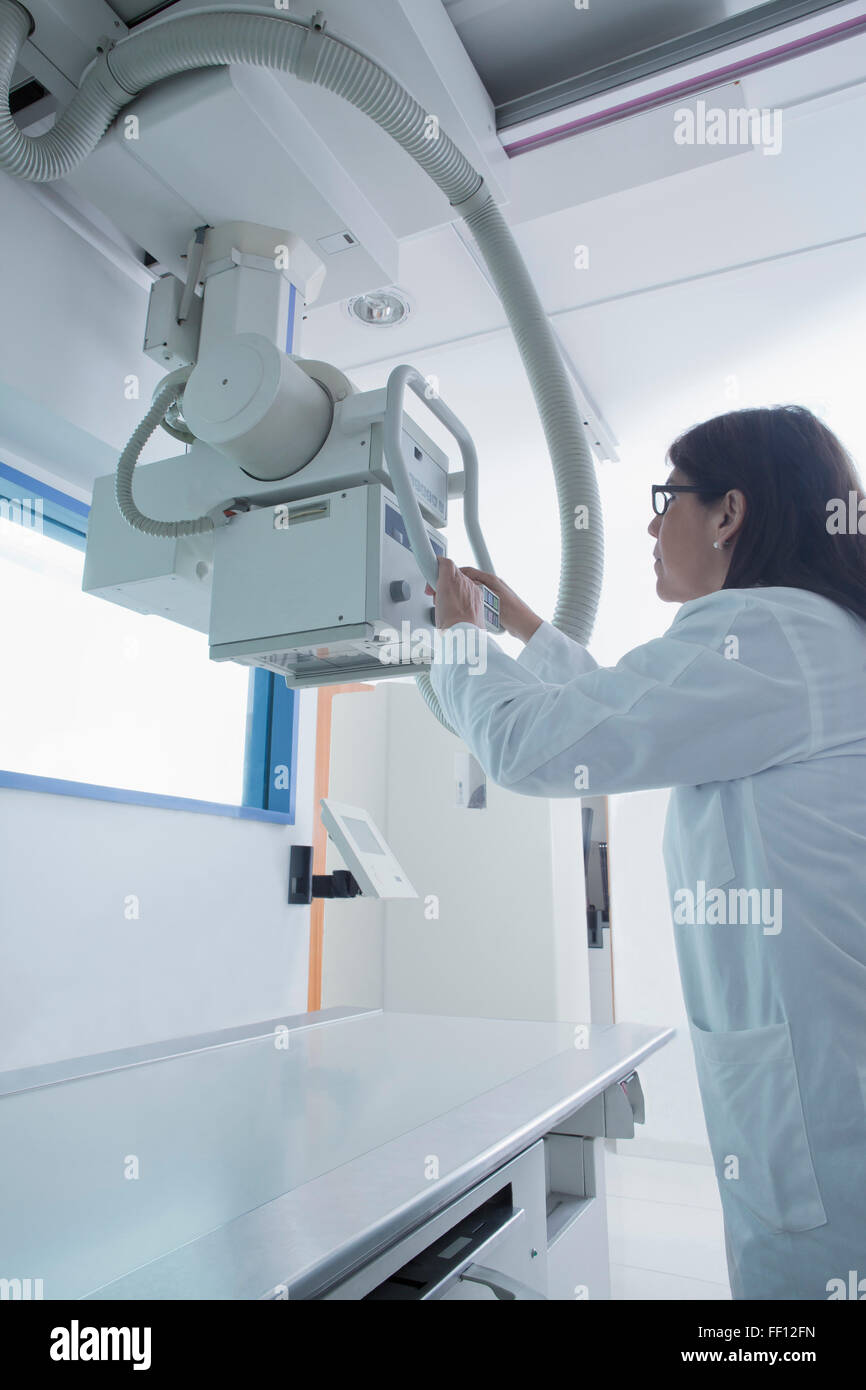 Hospital latino hi-res stock photography and images - Alamy