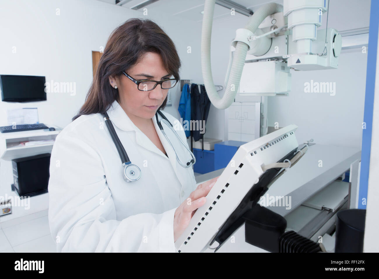 Hospital latino hi-res stock photography and images - Alamy