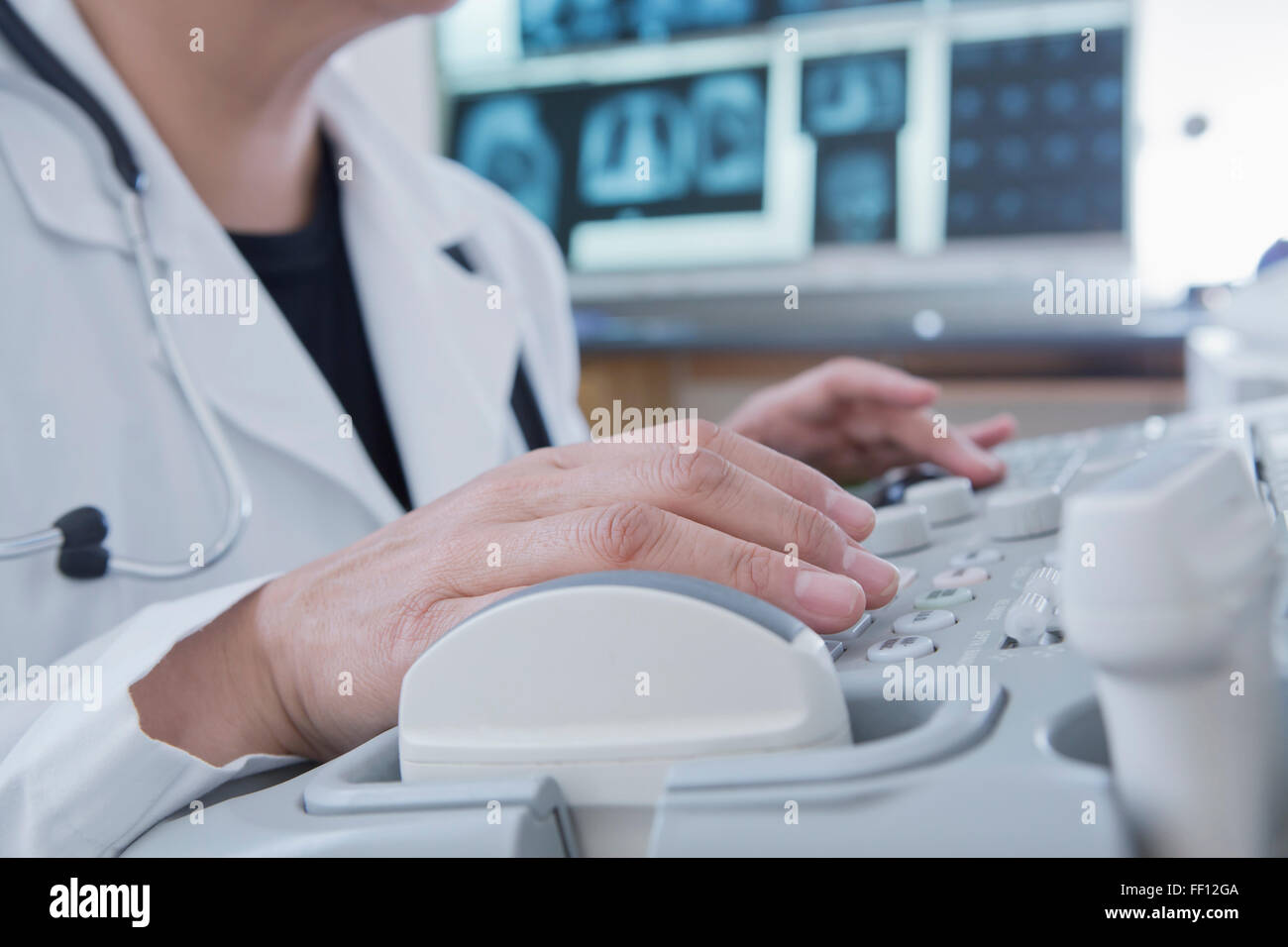 Hospital machinery hi-res stock photography and images - Alamy