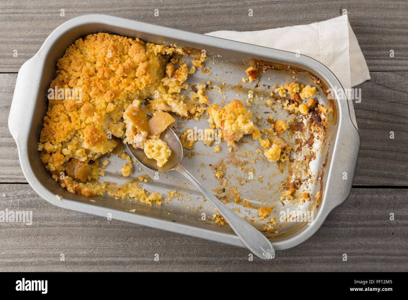 Apple crumble in cake pan hi-res stock photography and images - Alamy