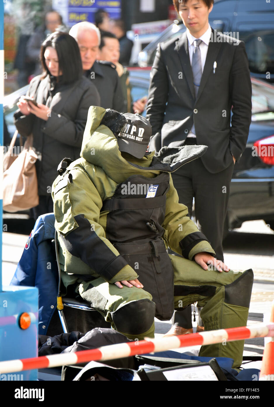 Tokyo, Japan. 10th Feb, 2016. Heavily-armed riot police apprehend ...