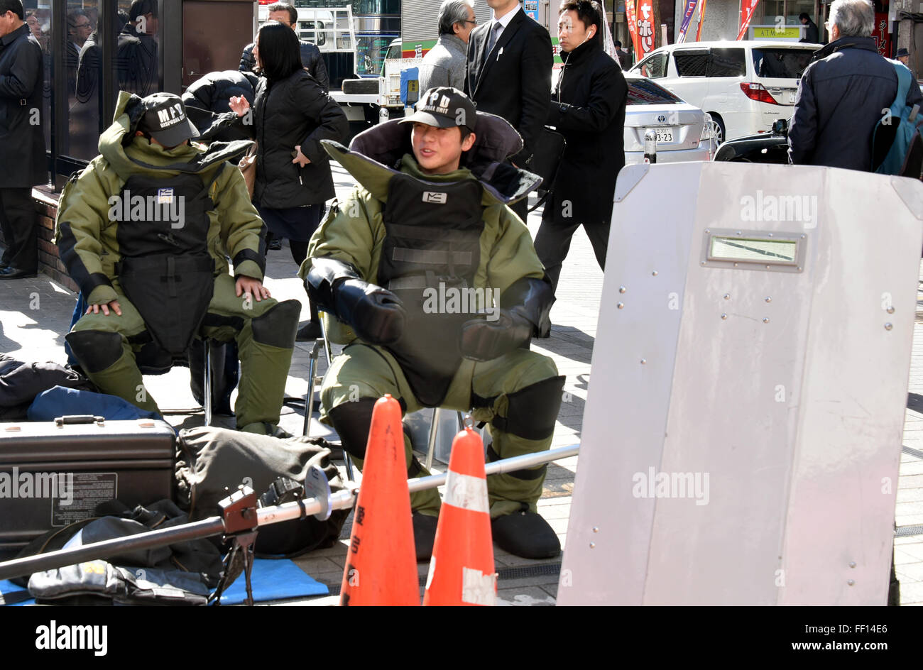 Tokyo, Japan. 10th Feb, 2016. Heavily-armed riot police apprehend ...