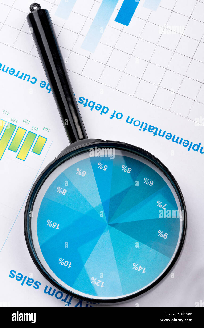 Magnifying glass numbers hi-res stock photography and images - Alamy
