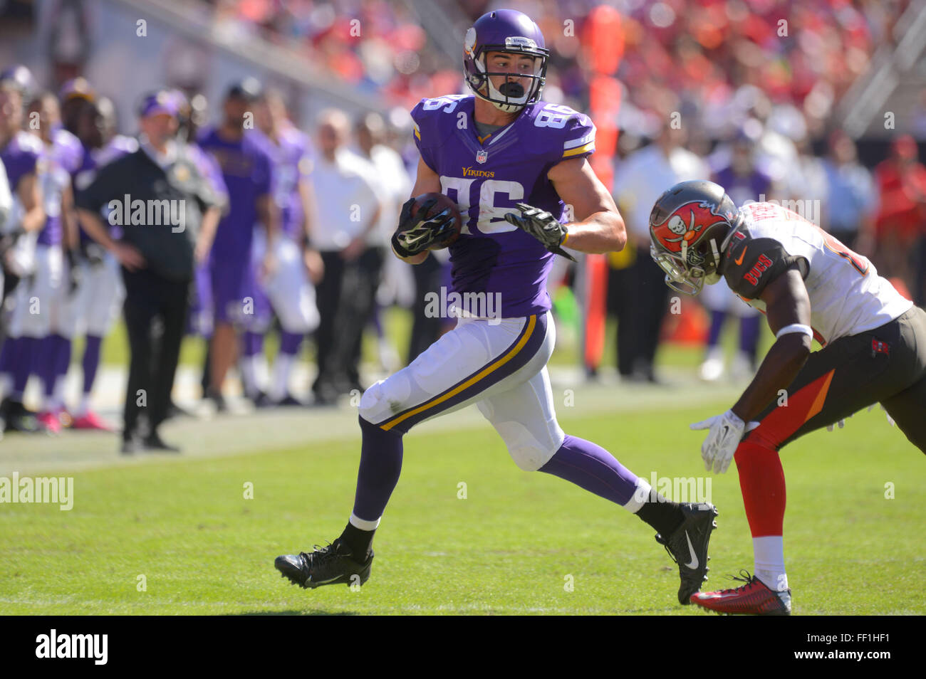 Minnesota vikings tight end hi-res stock photography and images - Alamy