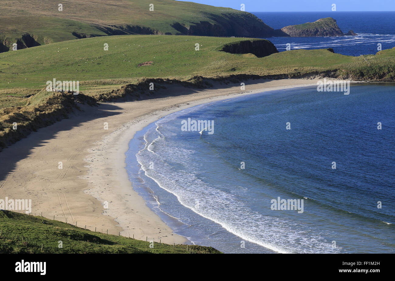The beautiful sandy beach in the Bay of Scousburgh, south Mainland ...