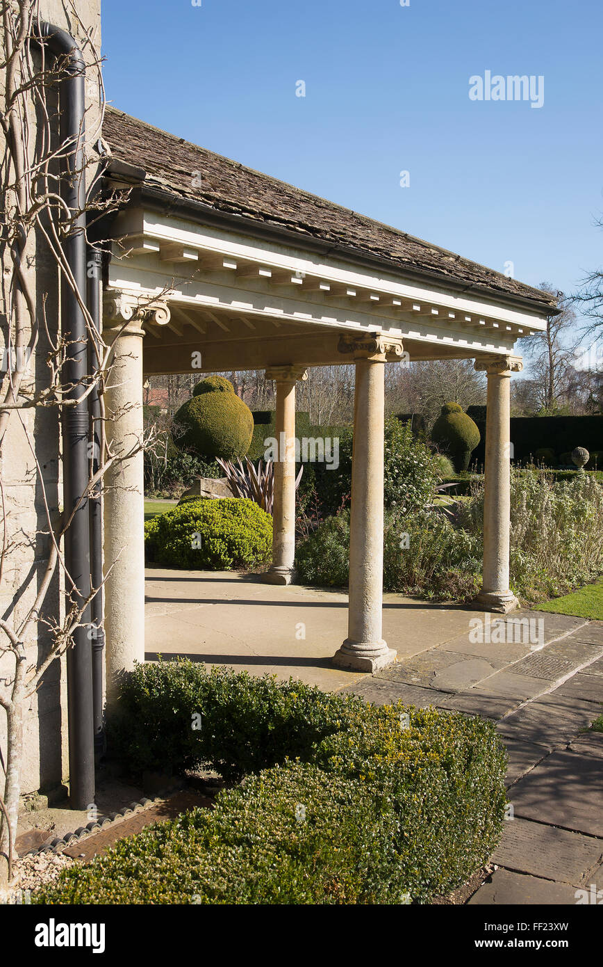 Veranda columns hi-res stock photography and images - Alamy