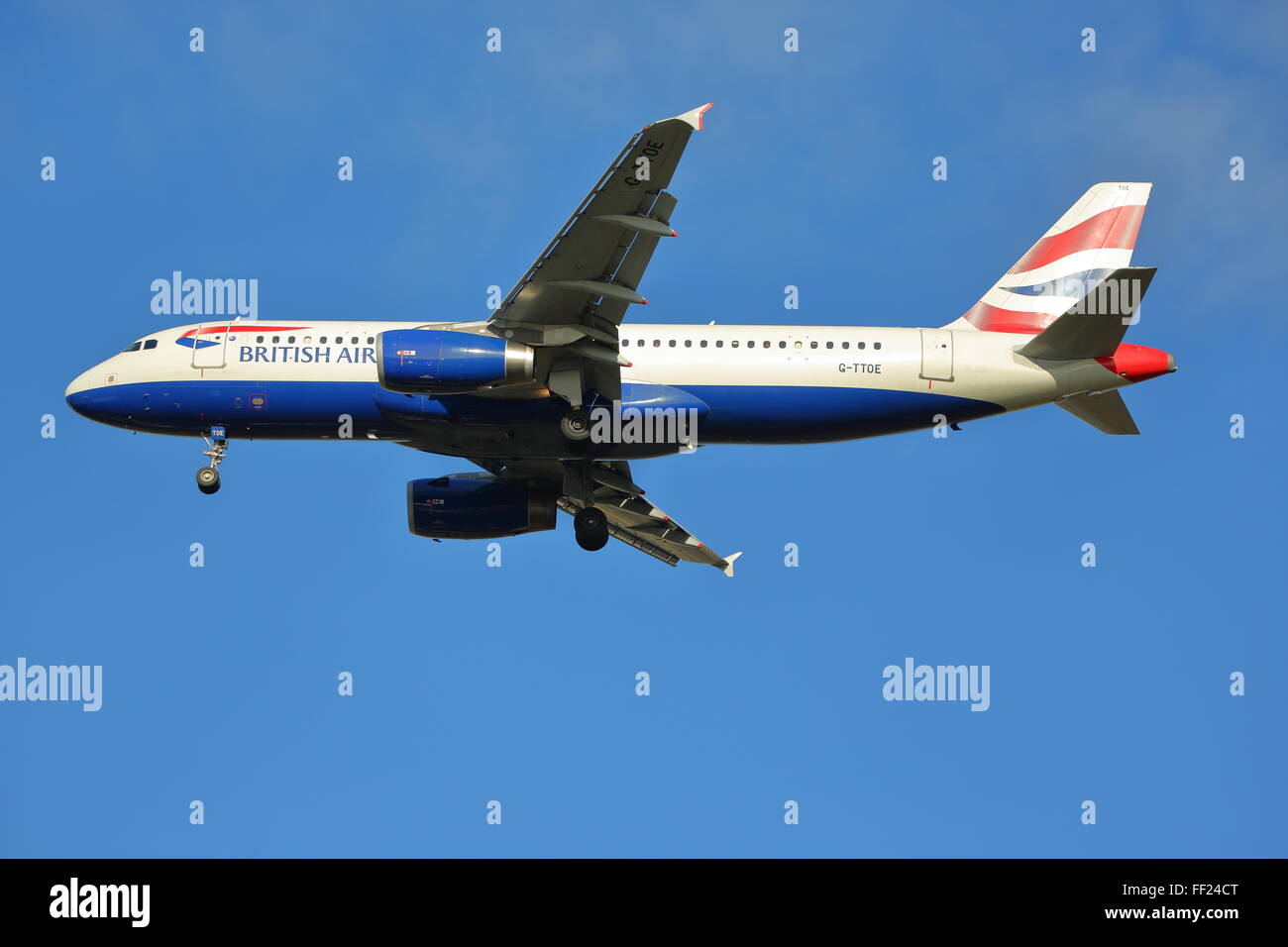 Airbus a320 takeoff hi-res stock photography and images - Alamy