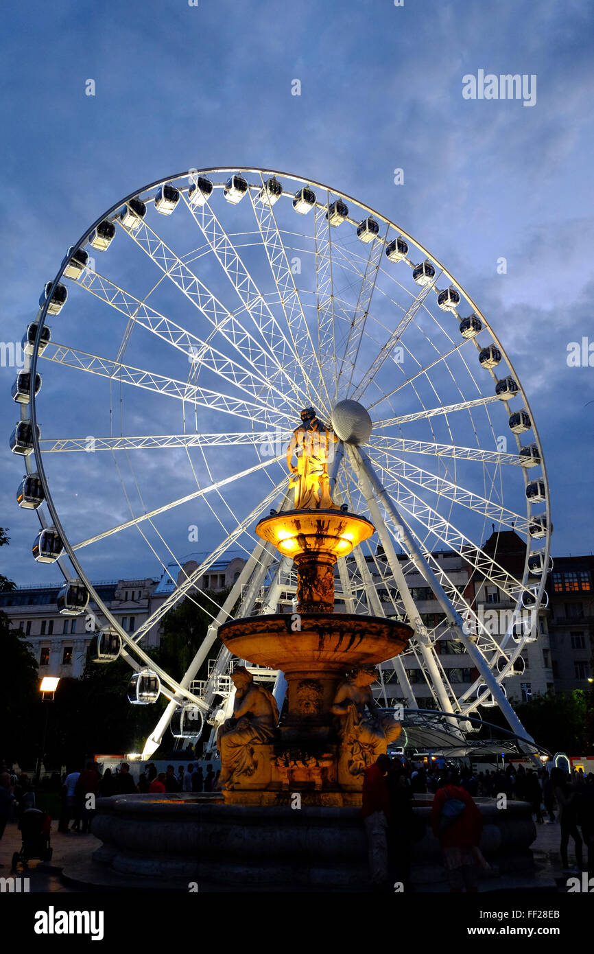 Erzsebet square hi-res stock photography and images - Alamy