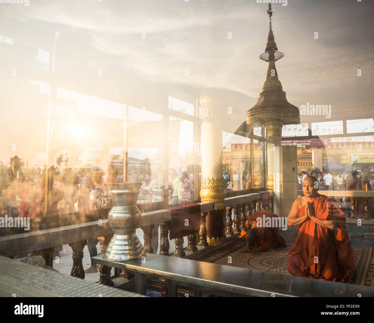 Buddhist monks praying hi-res stock photography and images - Alamy