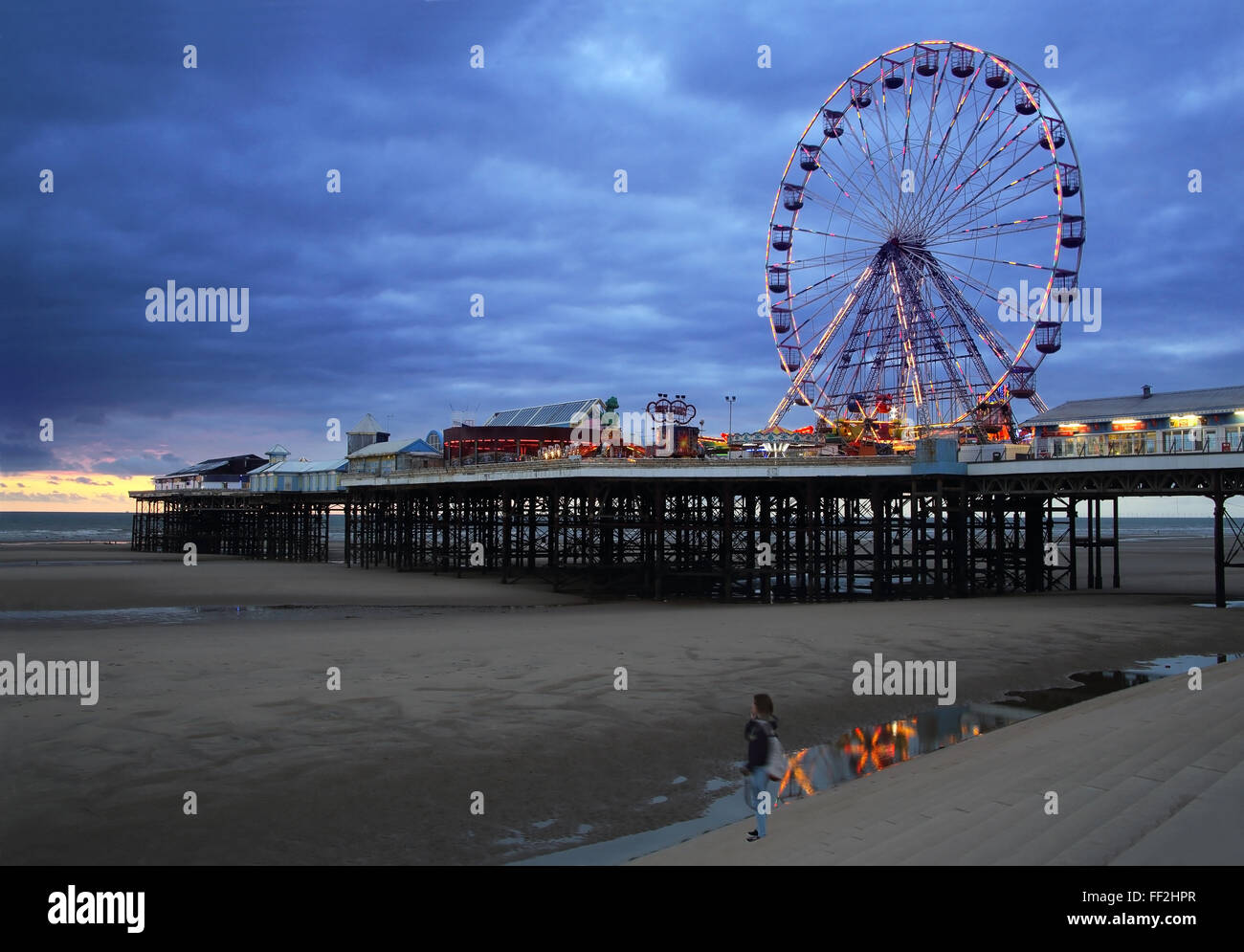 Amusements pier hi-res stock photography and images - Alamy