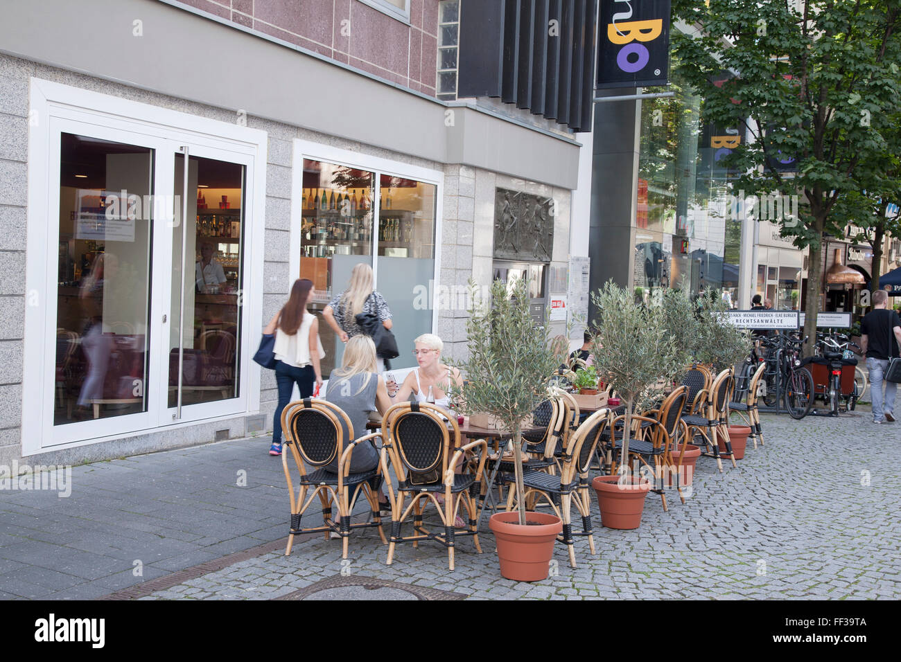 Cafe Terrace in Munsterplatz Square, Bonn, Germany Stock Photo - Alamy