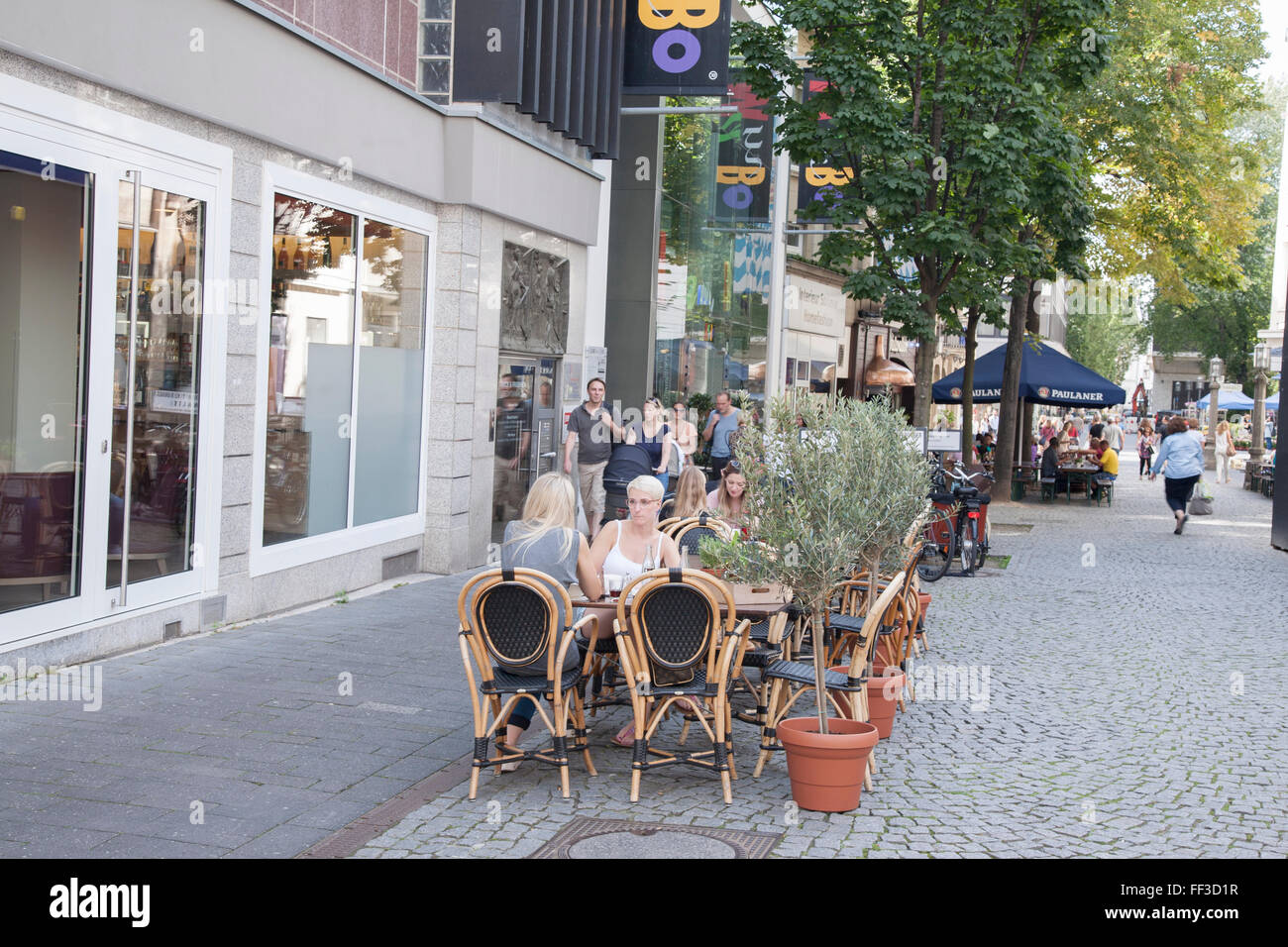 Cafe Terrace in Munsterplatz Square, Bonn, Germany Stock Photo - Alamy
