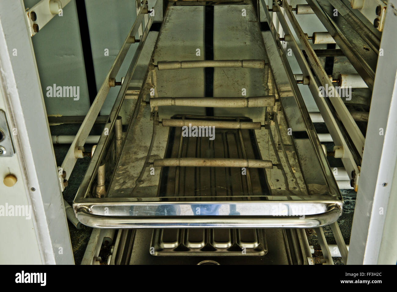 Abandoned fridge hi-res stock photography and images - Alamy