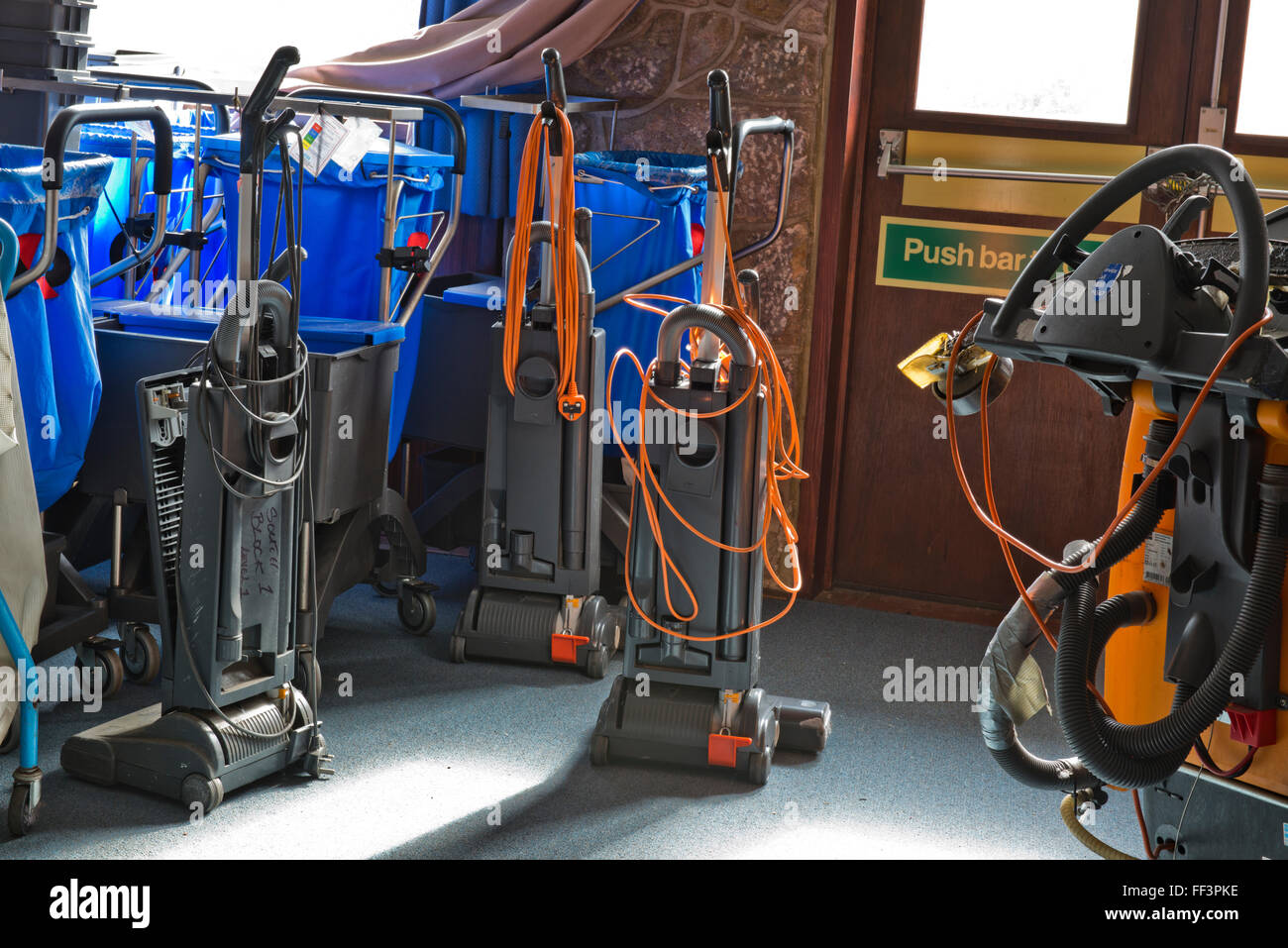 Hospital cleaning uk hi-res stock photography and images - Alamy