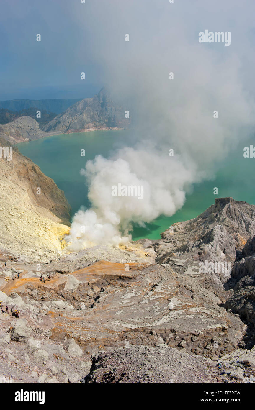 Kawah Ijen volcano (Ijen crater and lake), Banyuwangi, East Java ...