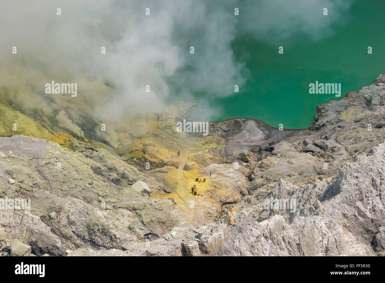 Kawah Ijen volcano (Ijen crater and lake), Banyuwangi, East Java ...