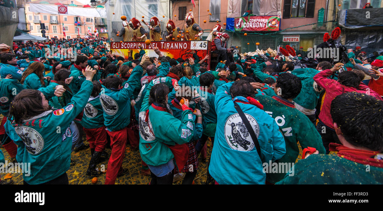 Orange food fight italy hi-res stock photography and images - Alamy