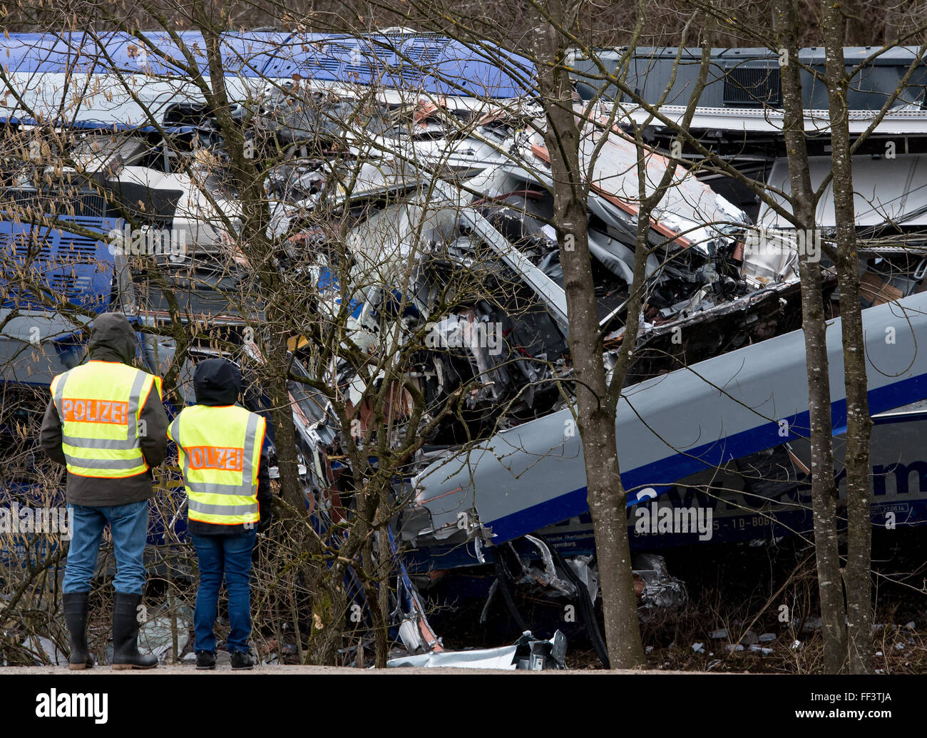 Bad Aibling, Germany. 10th Feb, 2016. Police officers stand at the site ...