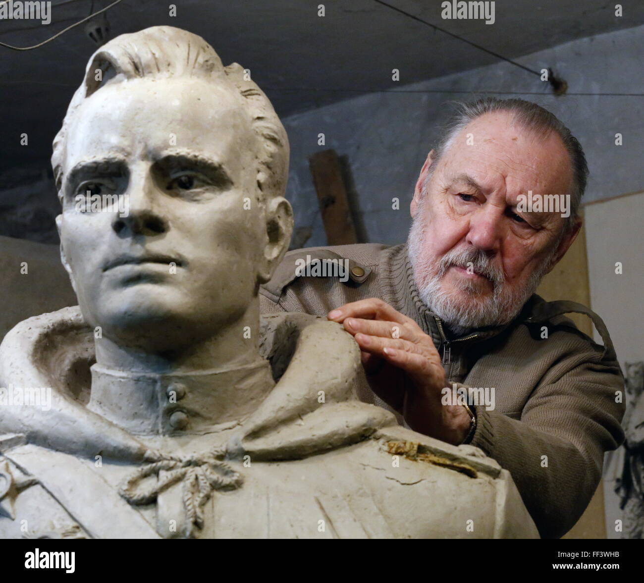 Team Building Soldiers High Resolution Stock Photography and Images - Alamy