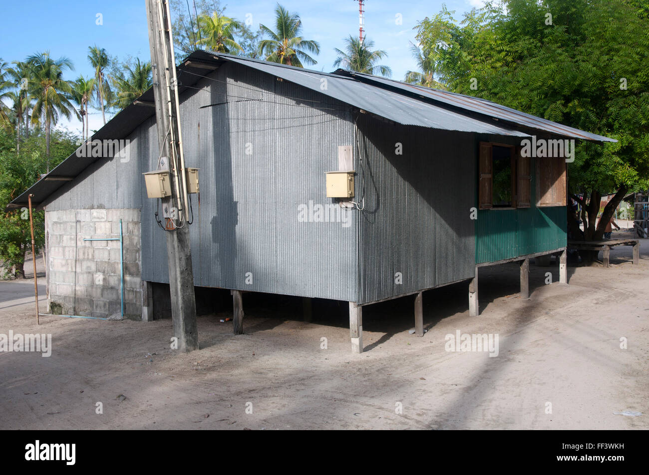 Corrugated iron shack hi-res stock photography and images - Alamy