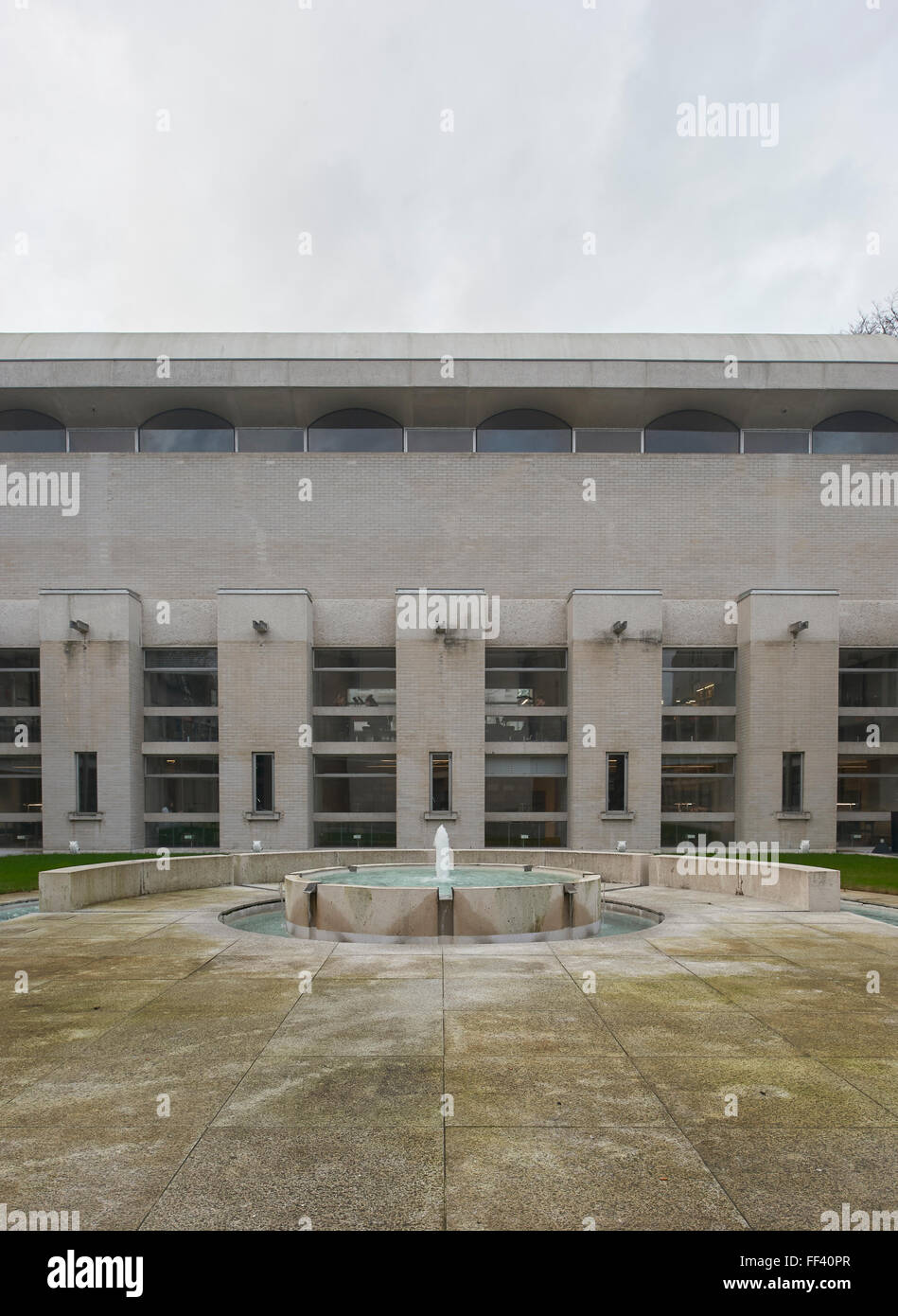 Sunken Garden of Murray Edwards College, Cambridge Designed by ...