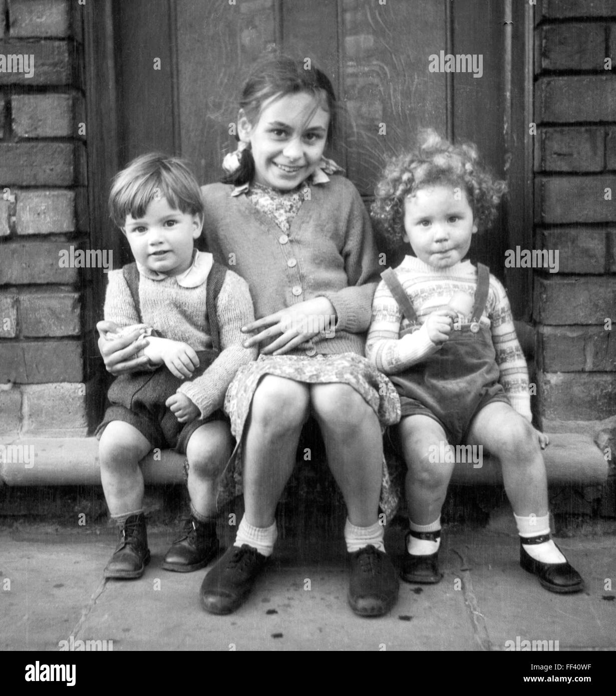 British children 1950s hi-res stock photography and images - Alamy