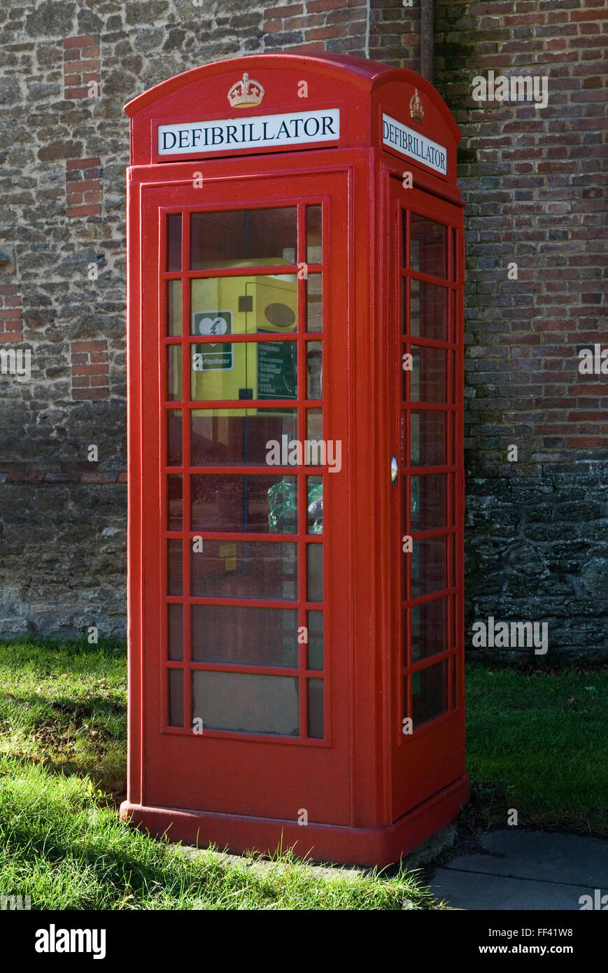 Defibrillator in a disused traditional red telephone box. East Hendred ...