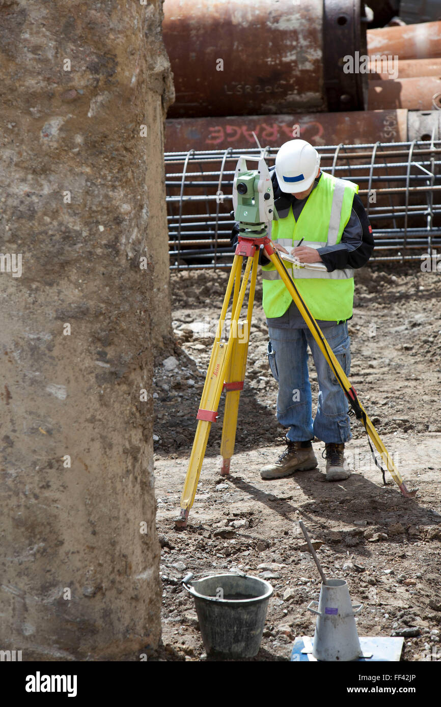 Installing Geothermal International’s ‘Energy Pile’ ground source heat ...