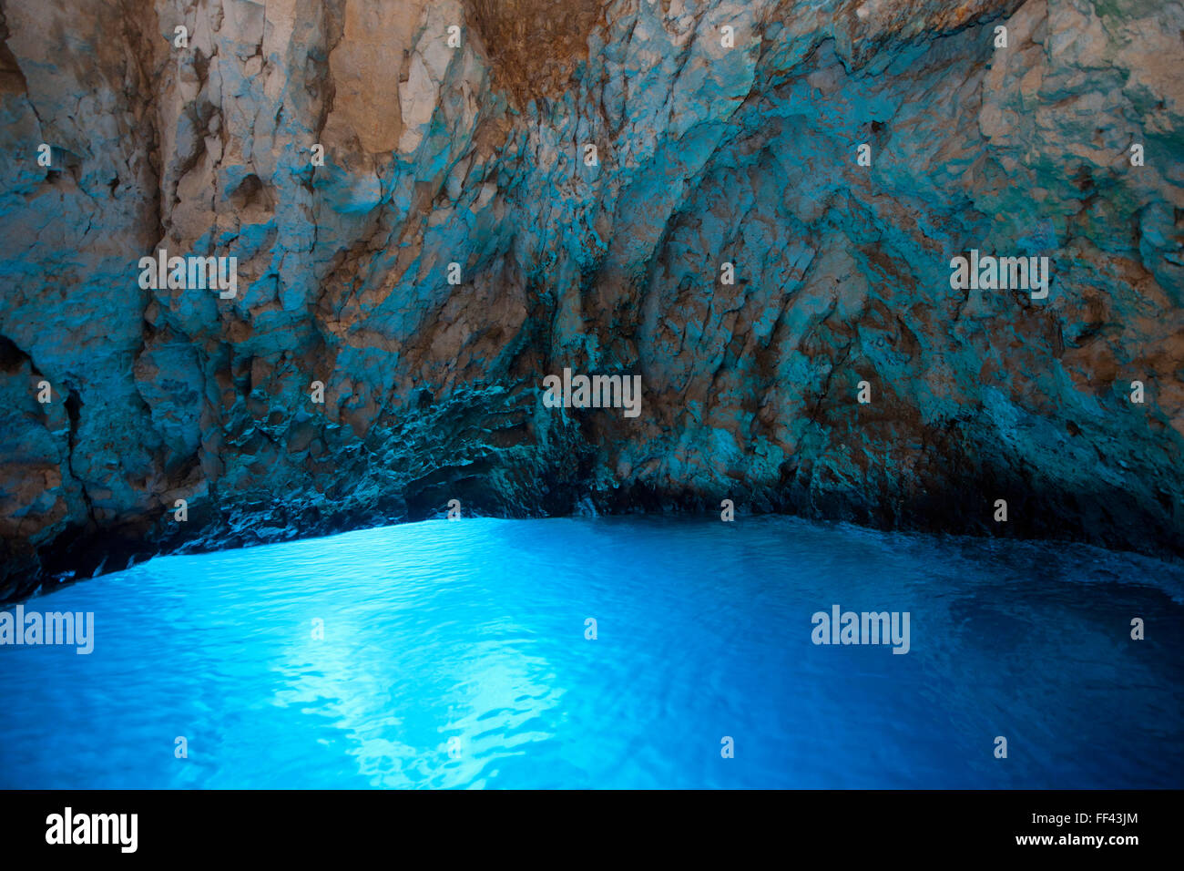 Kroatien, Dalmatien, Vis, die Blaue Grotte (Modra Spilja) auf der Insel ...