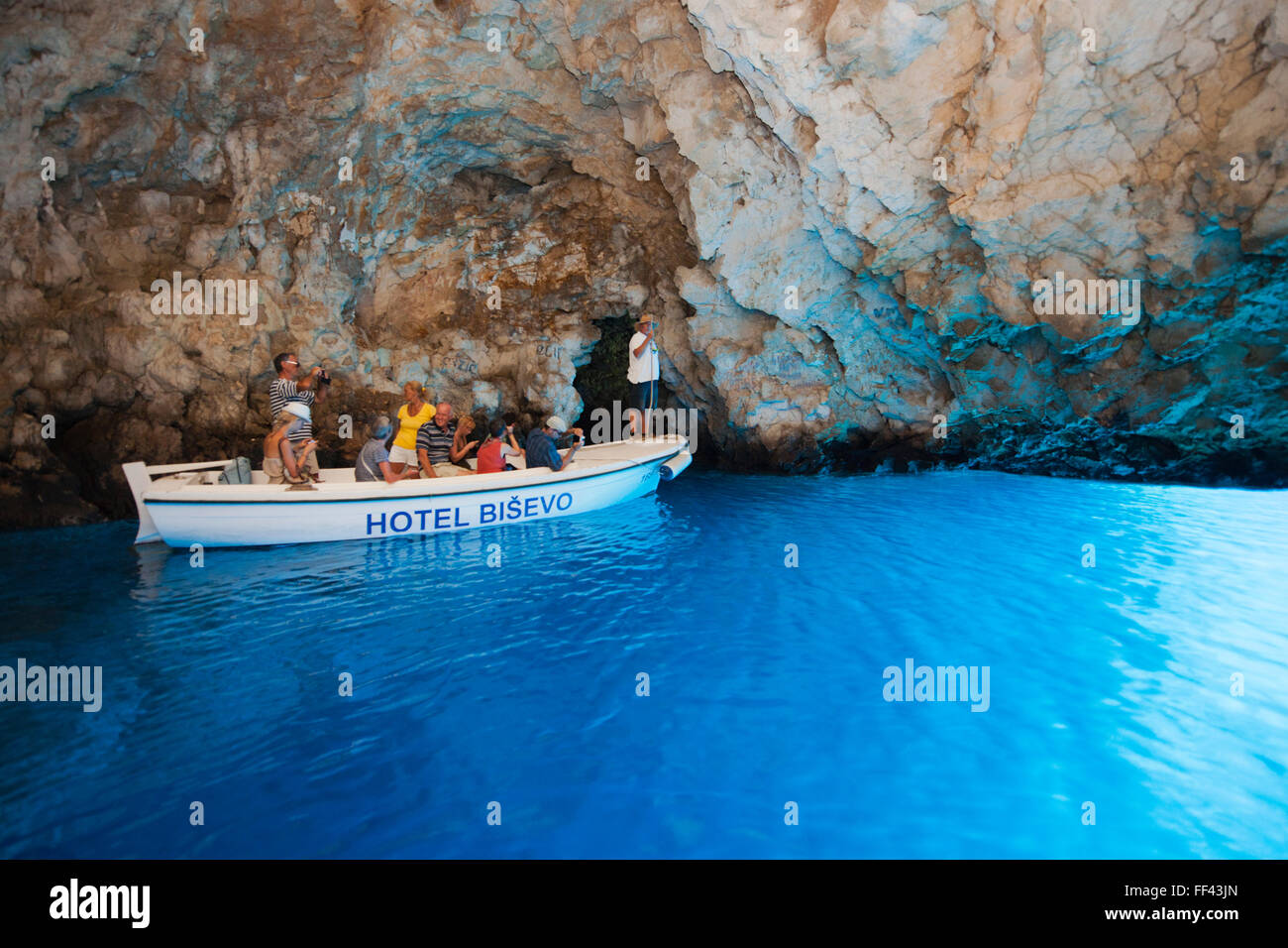 Kroatien, Dalmatien, Vis, die Blaue Grotte (Modra Spilja) auf der Insel ...