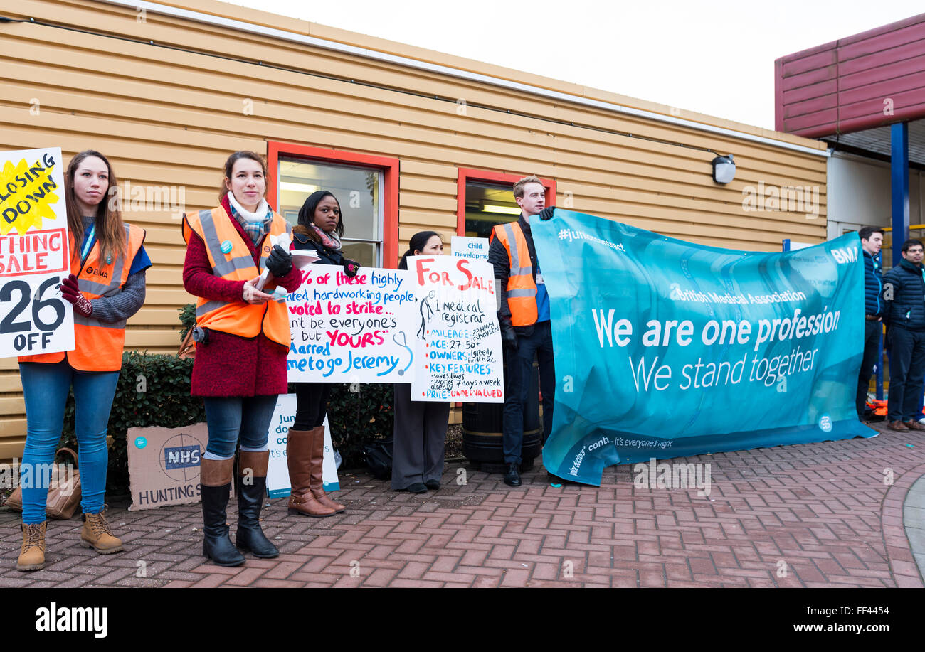 Milton Keynes Hospital, Milton Keynes, UK. 10th February, 2016. Junior ...