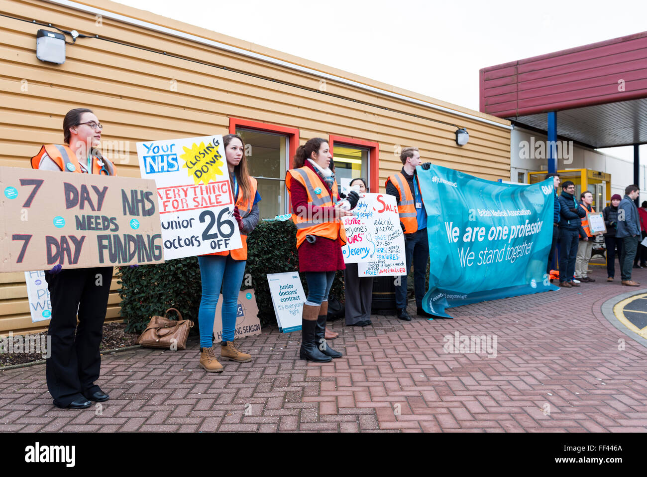 Milton Keynes Hospital, Milton Keynes, UK. 10th February, 2016. Junior ...