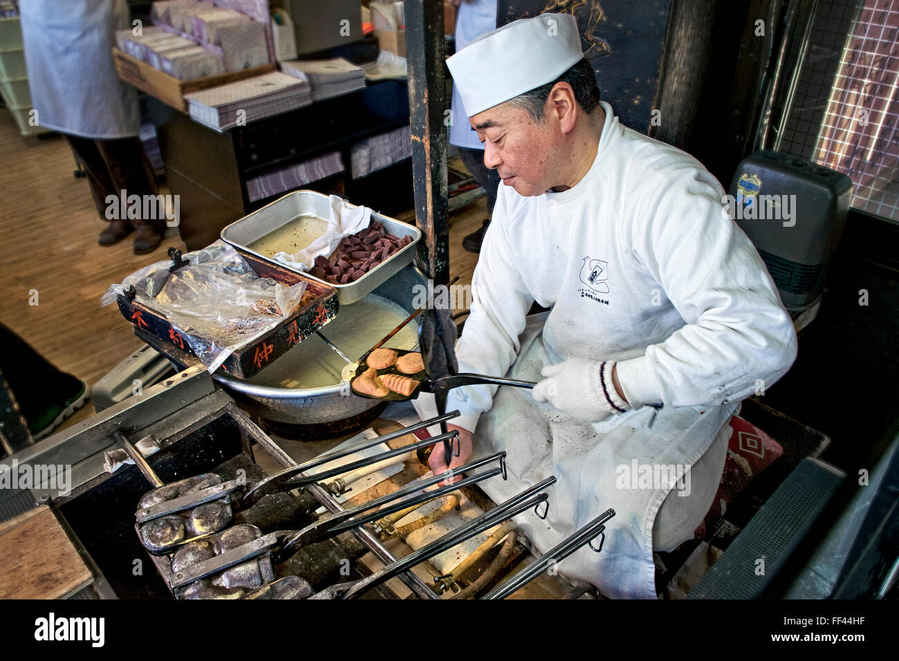 Japan, Honshu island, Kanto, Tokyo, cooking cakes Stock Photo - Alamy