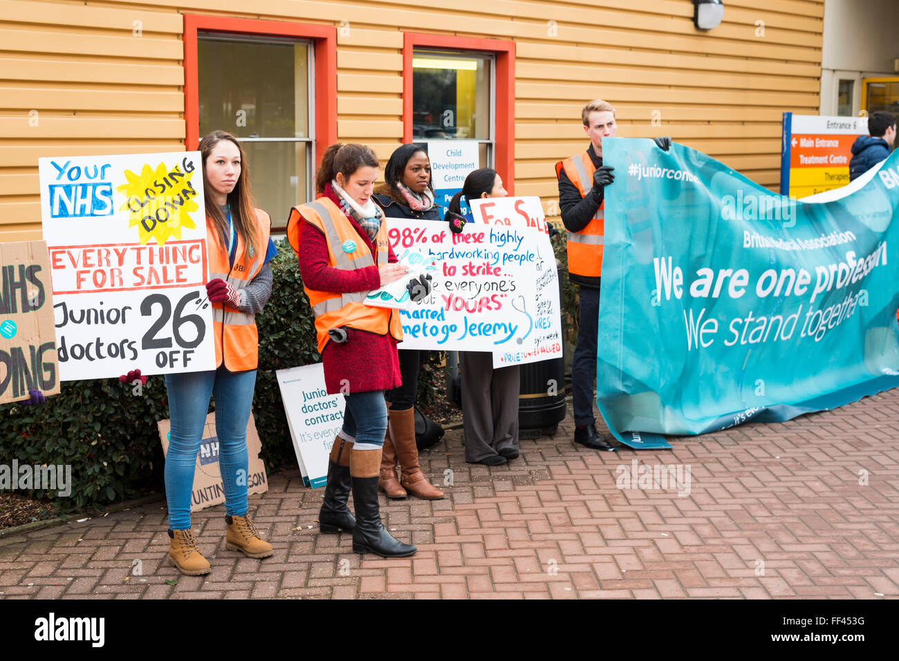 Milton Keynes Hospital, Milton Keynes, UK. 10th February, 2016. Junior ...